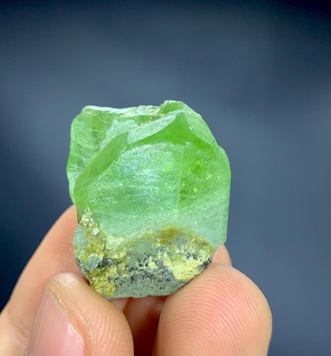 Olive Green Peridot Specimen , Peridot Specimen , Raw Peridot , Peridot ...