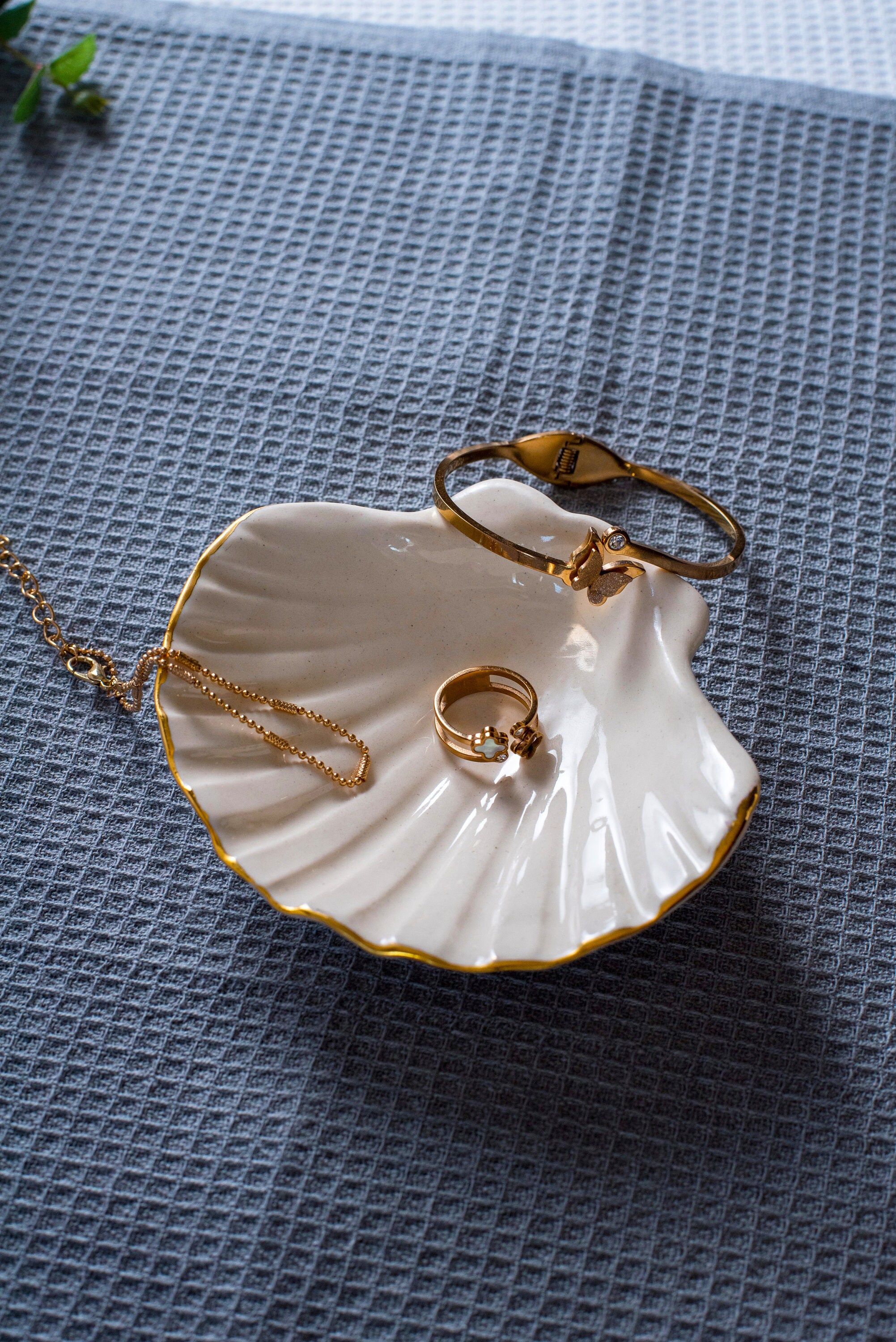 Ceramic seashell jewelry dish white & goldunique woman | Etsy