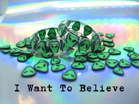 Alien Head Resin Ring/Stackable Ring/Made to Order - Etsy.de