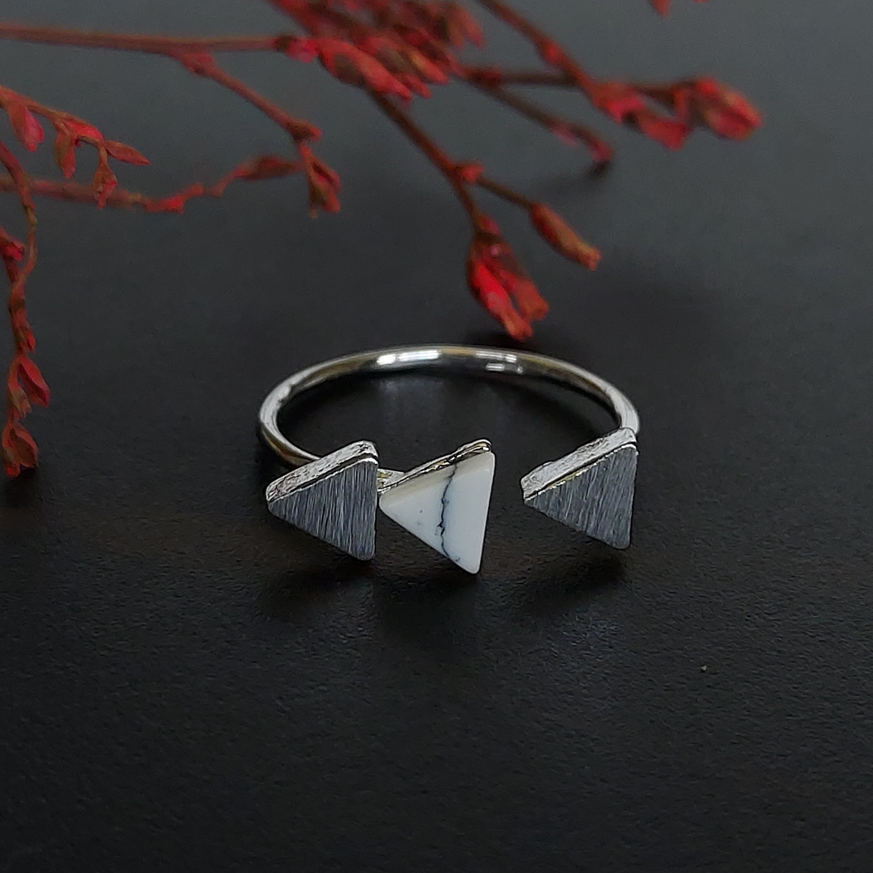 Weißer Howlith Marmor Ring, Rhodium und Stein Ring, Freier Ring/ Toe ...
