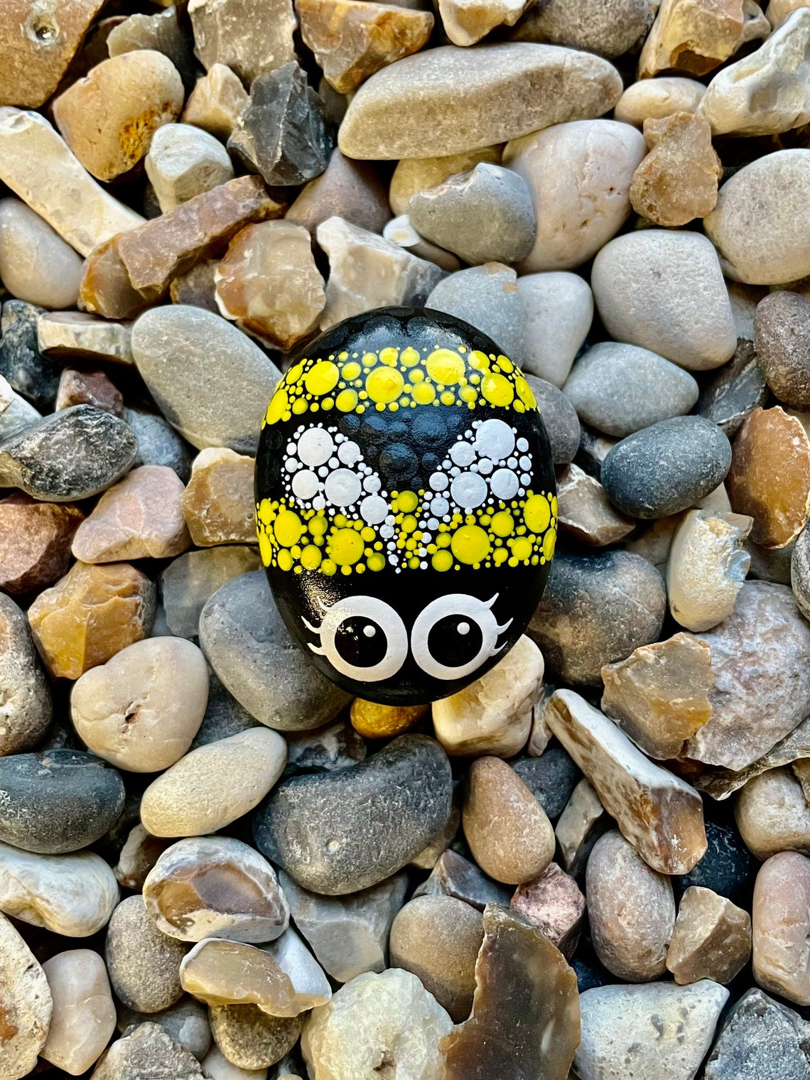 Hand Painted Dotty Bee Stone Painted Stones Ladybird - Etsy
