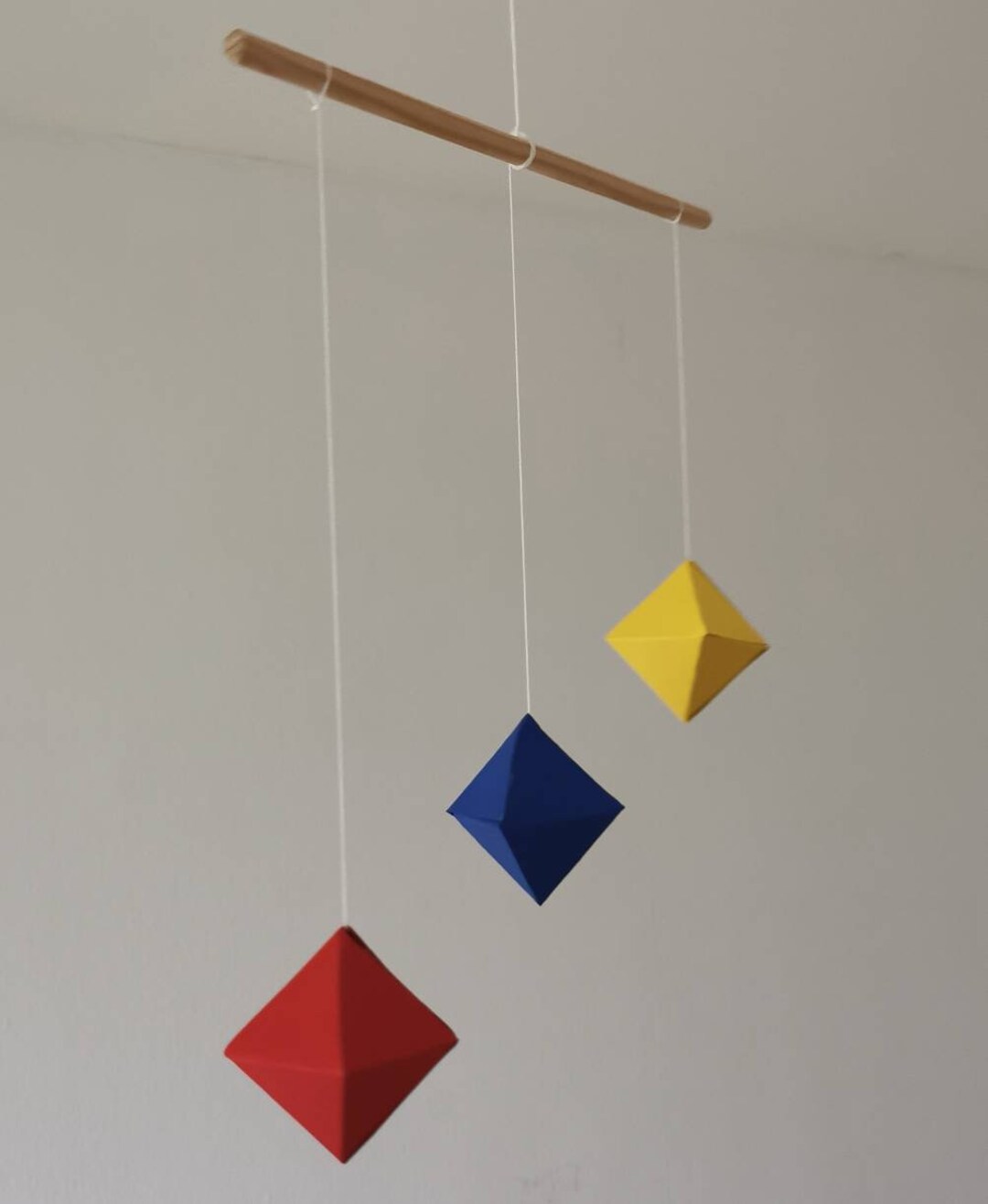 Mobile Montessori AMI, Montessori Baby Mobile, Montessori Octahedra ...