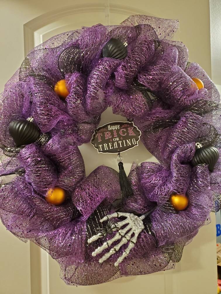 Halloween trick or Treat Wreath - Etsy