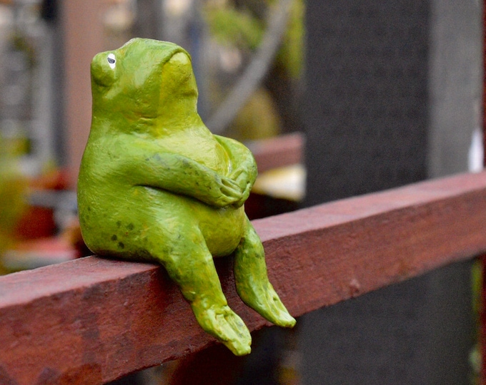Bored Sitting Frog Figurine for Decoration With a Bench to Sit on ...
