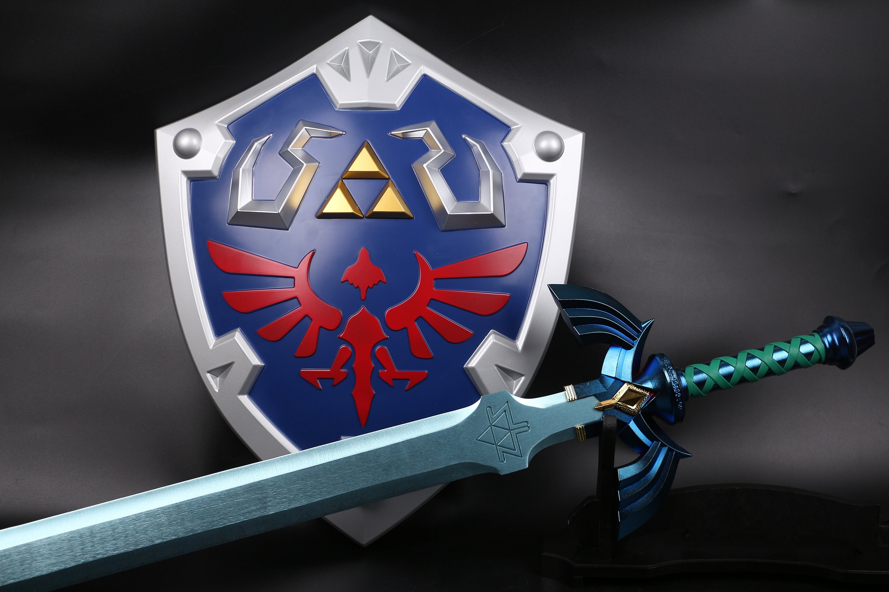 Master Sword and Hylian Shield Metal, Legend of Zelda Master Sword Hylian Shield Full Metal ...