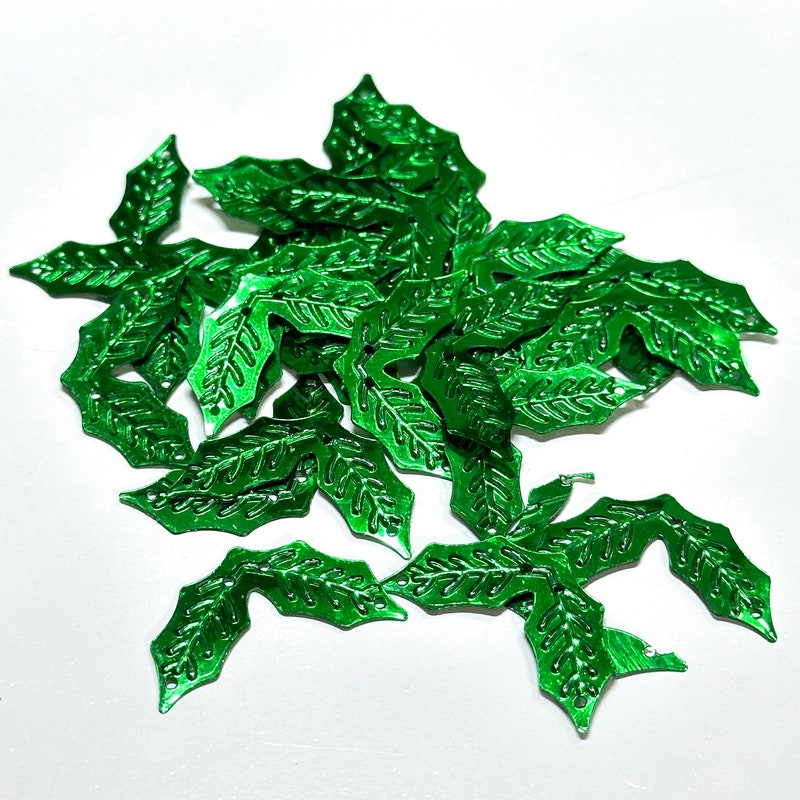 Holly Shaped Bead - Etsy