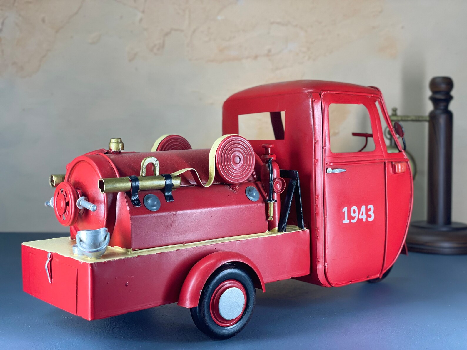 1943 Vintage Fire Engine Metal Model 1 12 Scale Die Cast Fire Truck Etsy