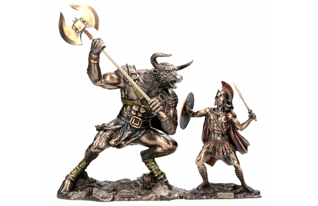Theseus and the Minotaur Set Battle in the Labyrinth Statue, Minotaur ...