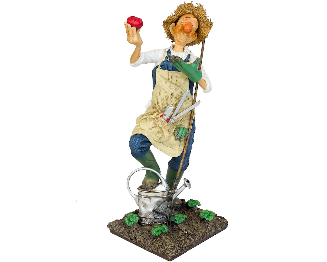 Gardener Picking Tomatoes in the Garden Statue, Gift for Garden Lovers ...