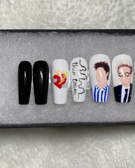 Niall Horan Nails