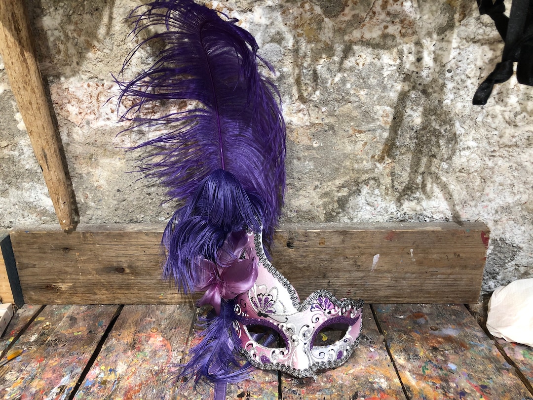 Purple Carnival Eye Mask With Elegant Feathers - Venetian Eye Mask ...