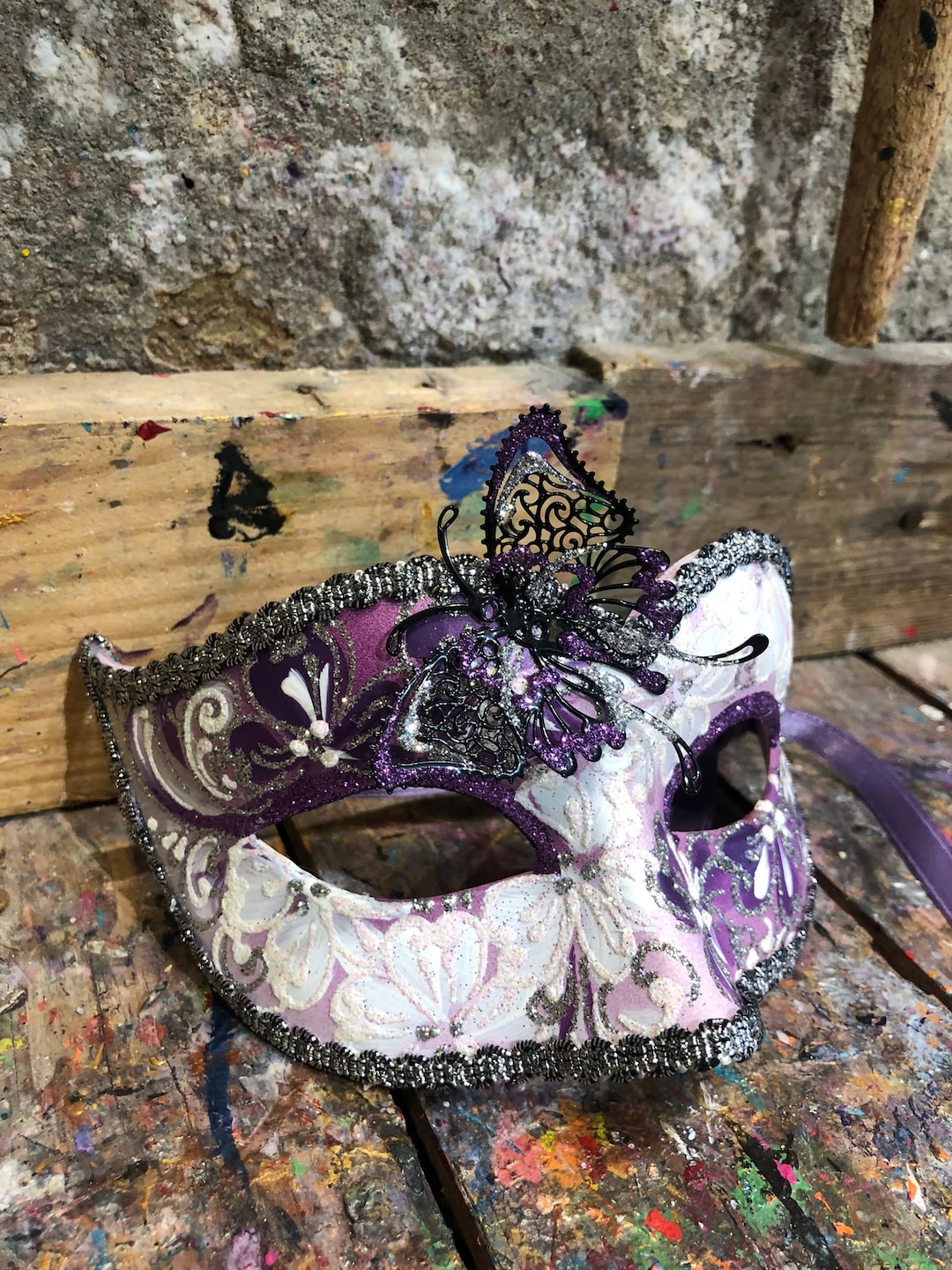 Eye mask di carnevale decorata con farfalla, glitter e motivi floreali ...