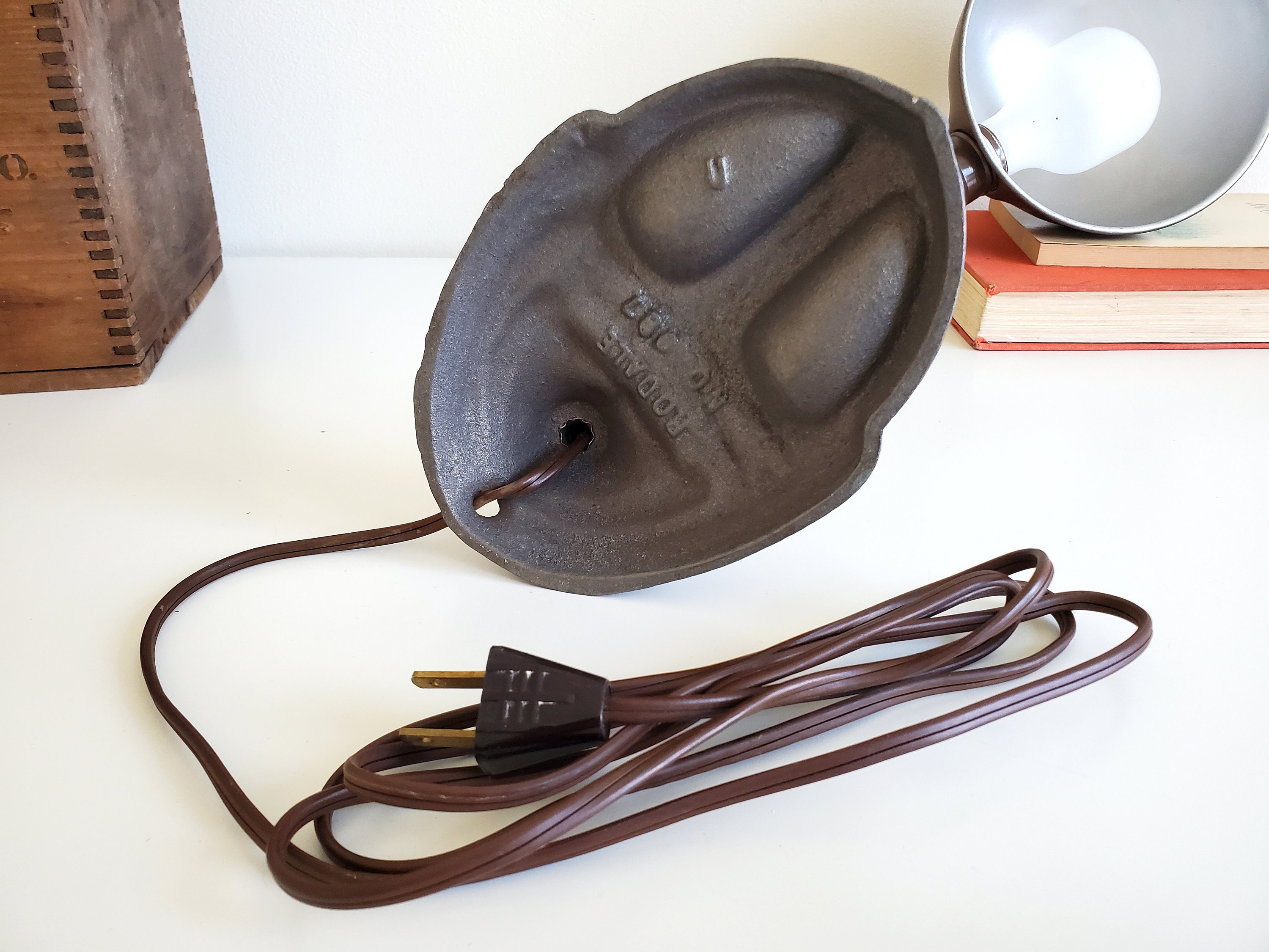 Rodale Cast Iron Lamp - Etsy