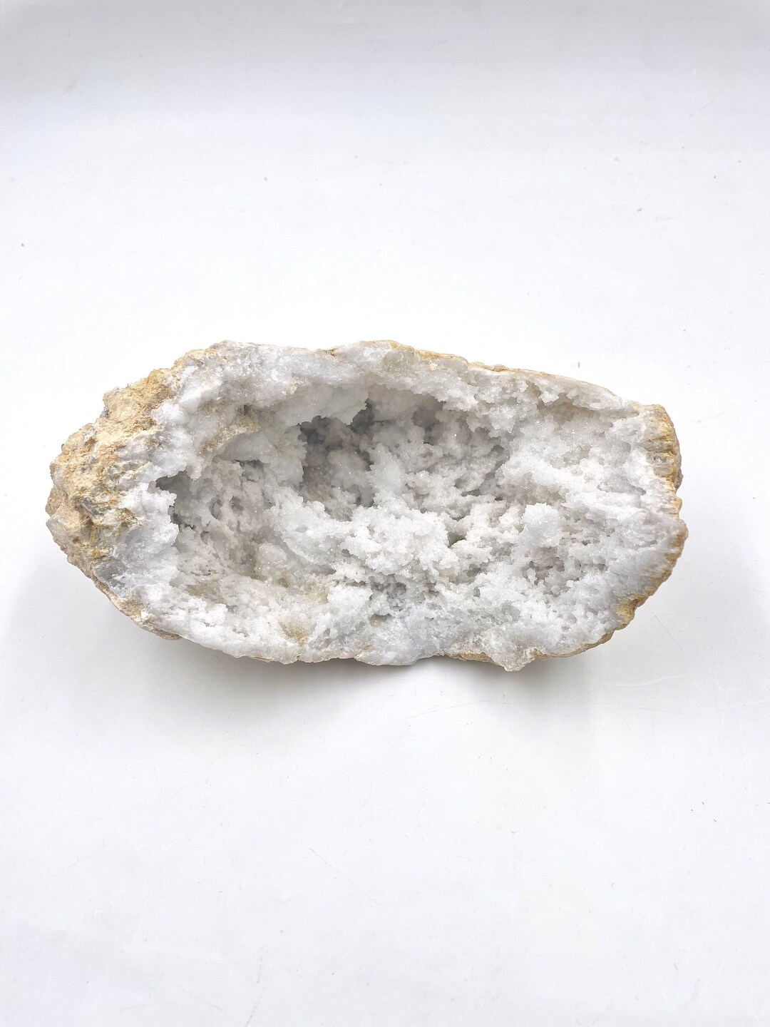 AAA White Quartz Geode 1.1 KG, Rock Crystal Half Geodes Crystal Cluster in Semi-precious Natural ...