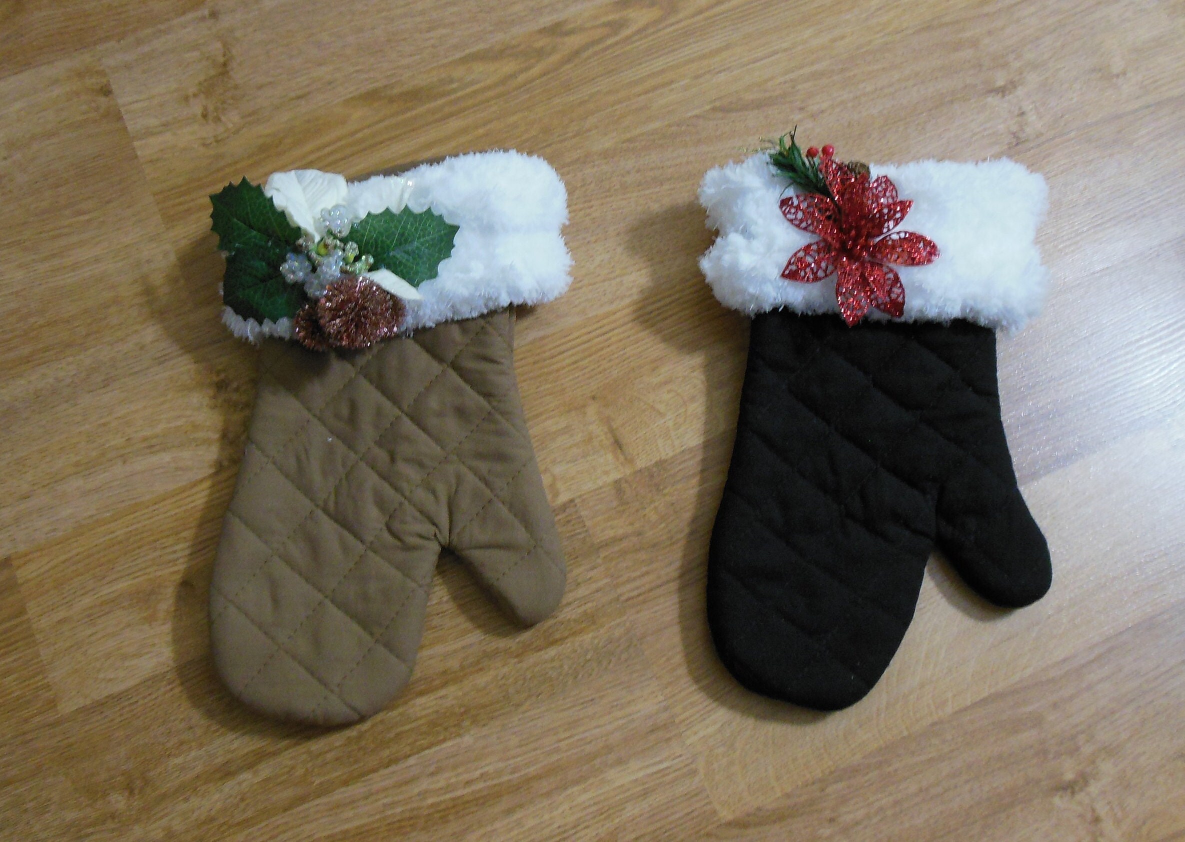 Christmas Decorated Oven Mitts Hanging Christmas Decor Kitchen ...