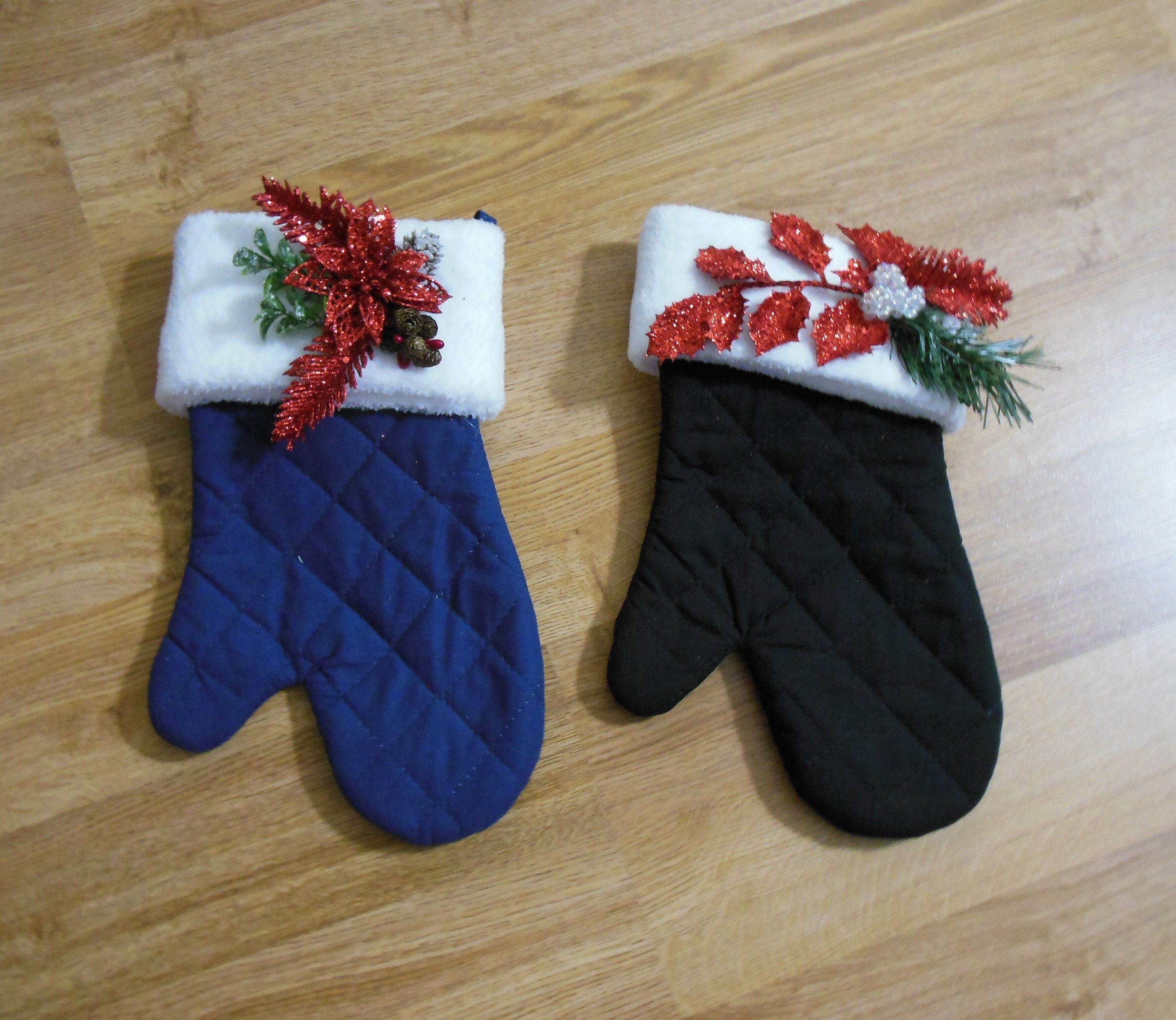 Christmas Decorated Oven Mitts Hanging Christmas Decor Kitchen ...