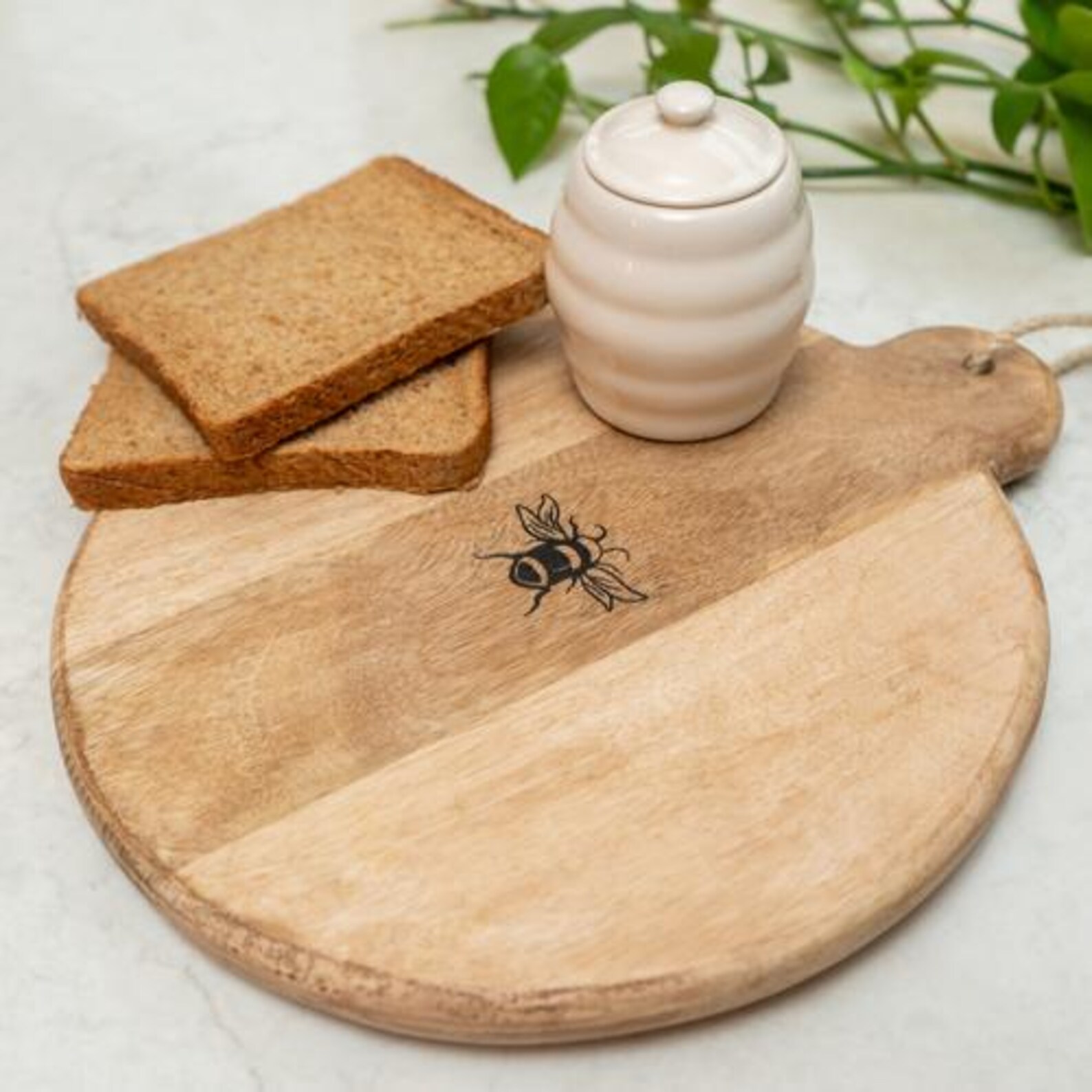 Round Wooden Chopping Board With Bee Detail - Etsy UK