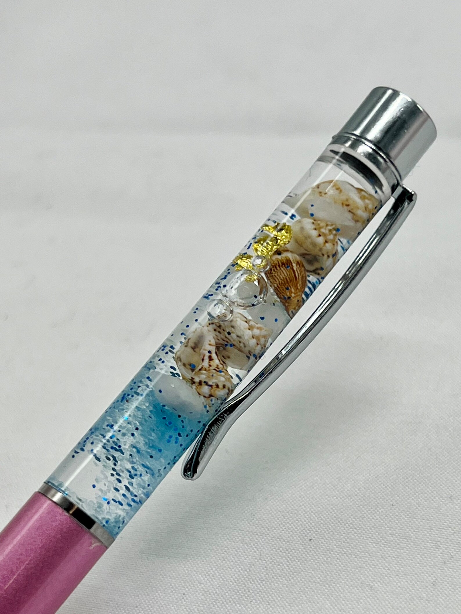 Ocean Float Pen. Nautical Seashells, Sand, Golden Seahorse and Seaweed ...
