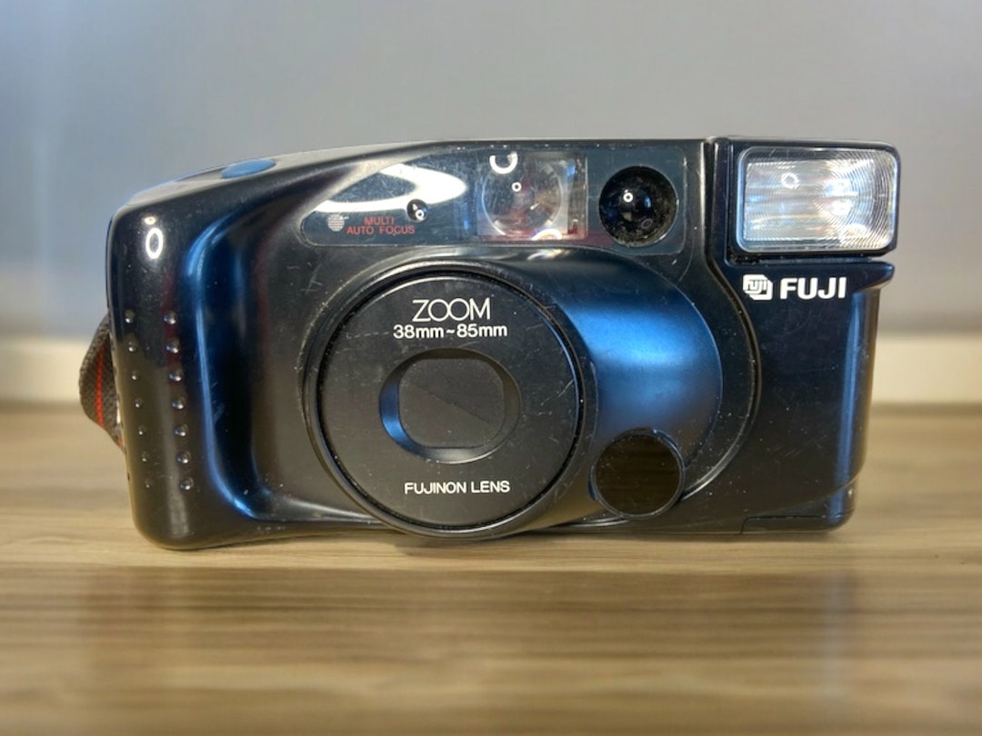Fuji DL-900 Zoom 2000s Digital Camera / 35-55mm Fujinon Zoom Lens / Black 35mm Point and Shoot ...
