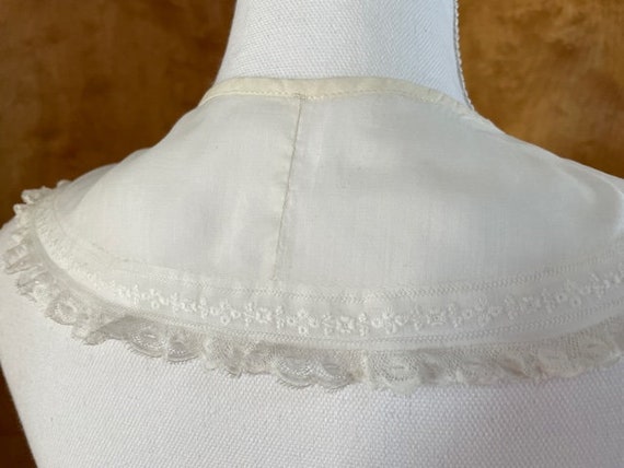Victorian Era Lace Collar - Gem