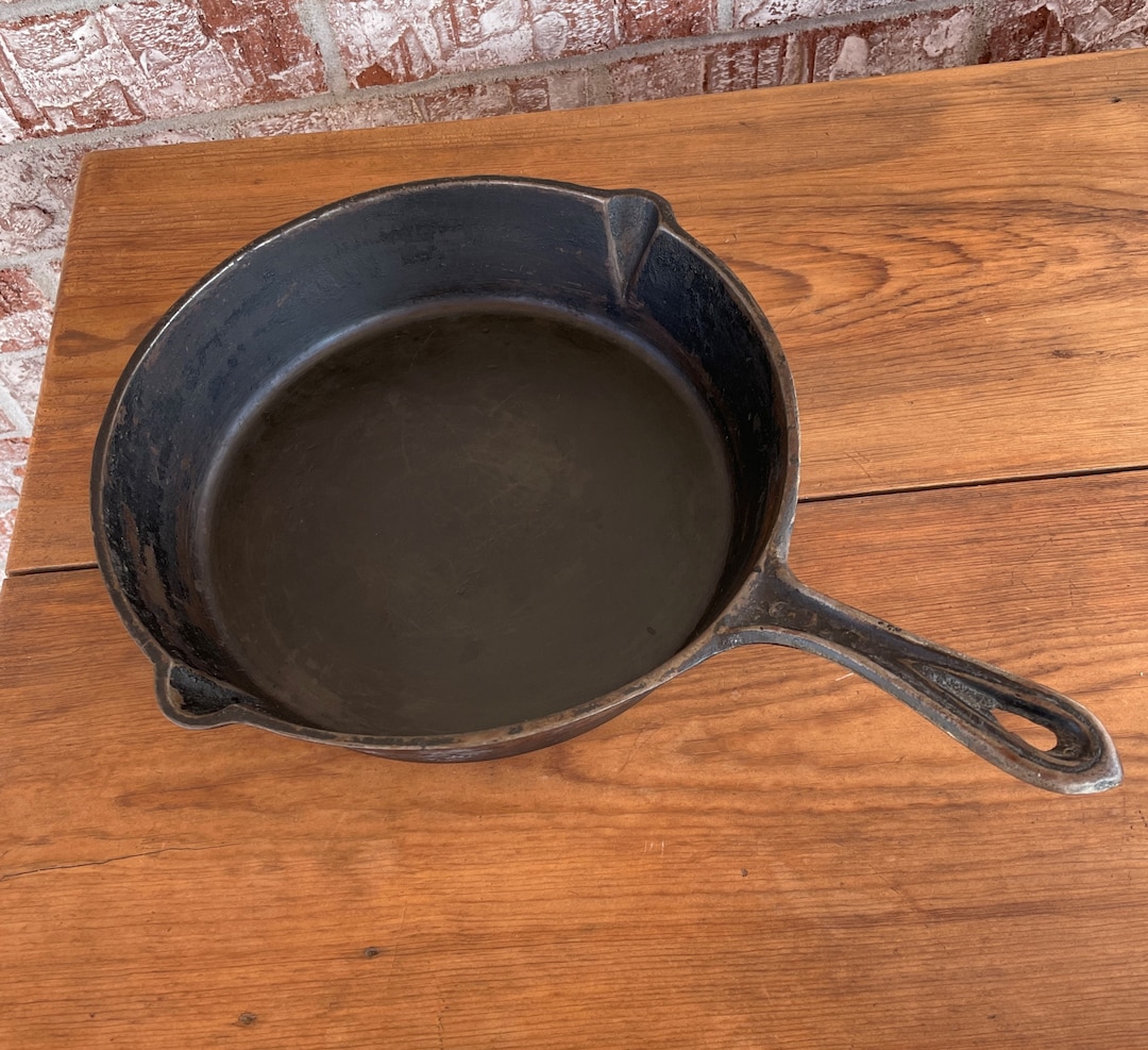 Antique #8 Cast Iron Skillet With Gate Mark, Heat Ring, Double Pour ...