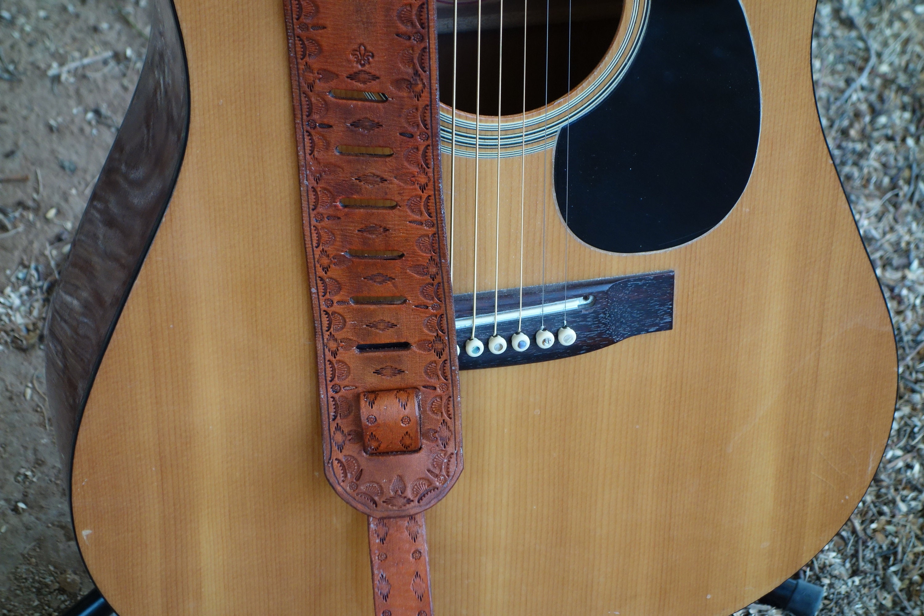 Handmade Leather Guitar Strap, Pueblo Pattern, Saddle Tan - Etsy.de
