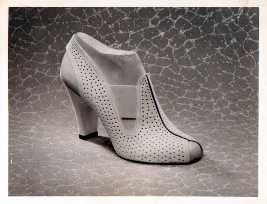 1947 Vintage Ladies' Shoe Photograph by John Stuart Cloud - Etsy