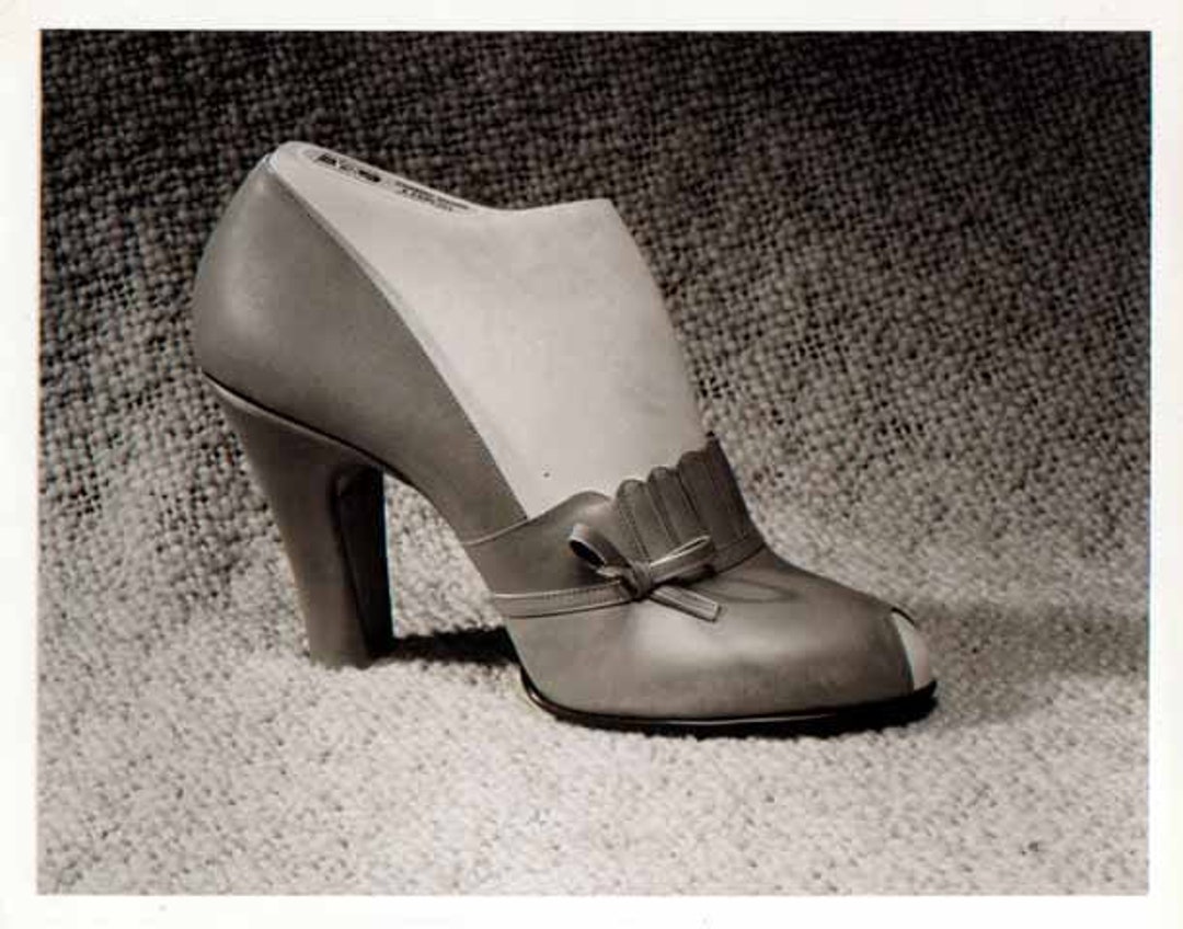 1947 Vintage Ladies' Shoe Photograph by John Stuart Cloud - Etsy
