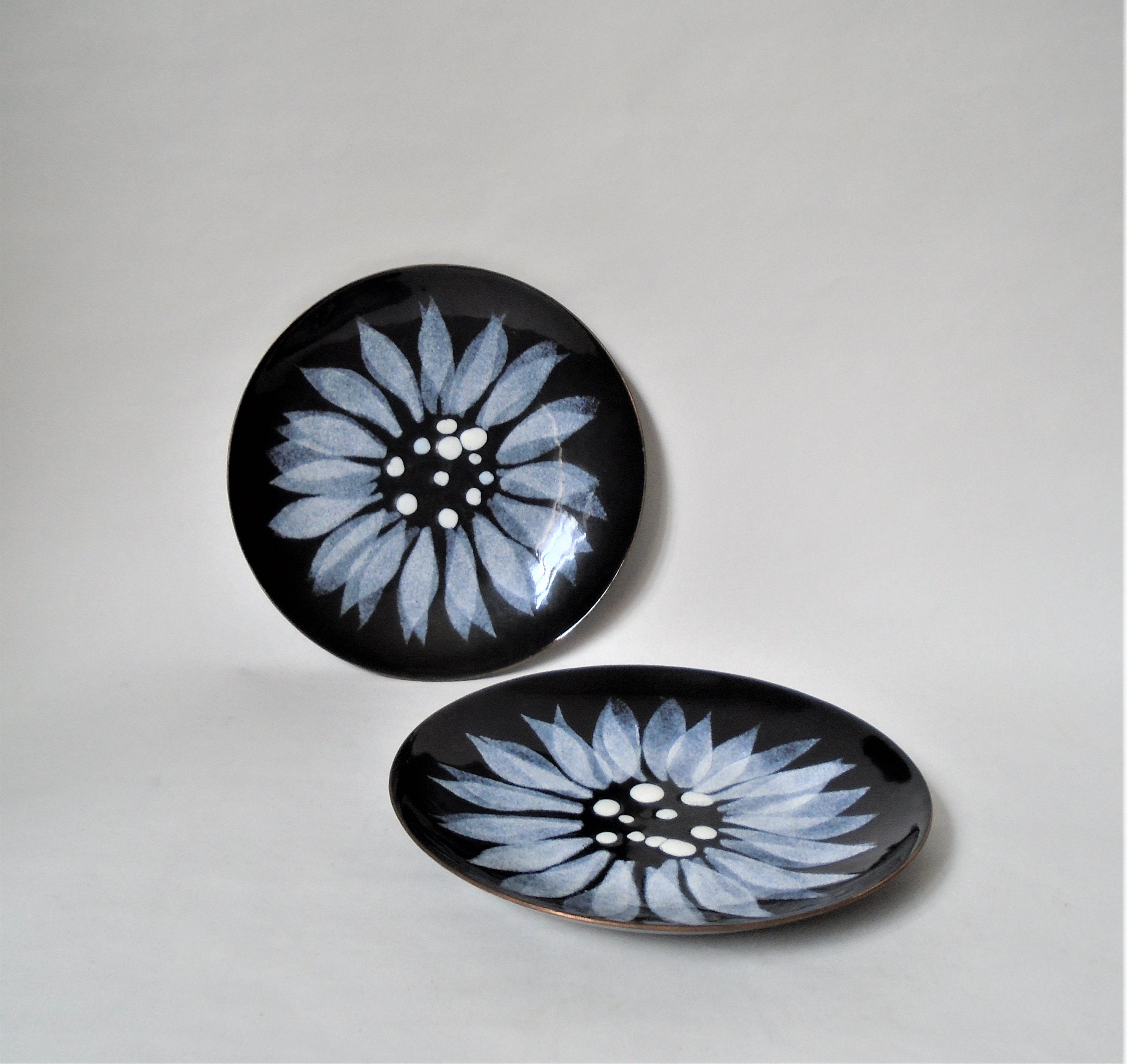 Bovano of Cheshire Connecticut Black-and-white Daisy Plates, 1960s ...