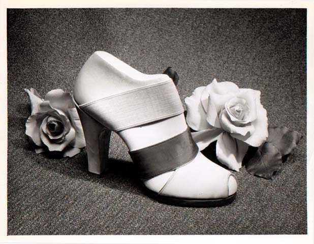 1947 Vintage Ladies' Shoe Photograph by John Stuart Cloud - Etsy