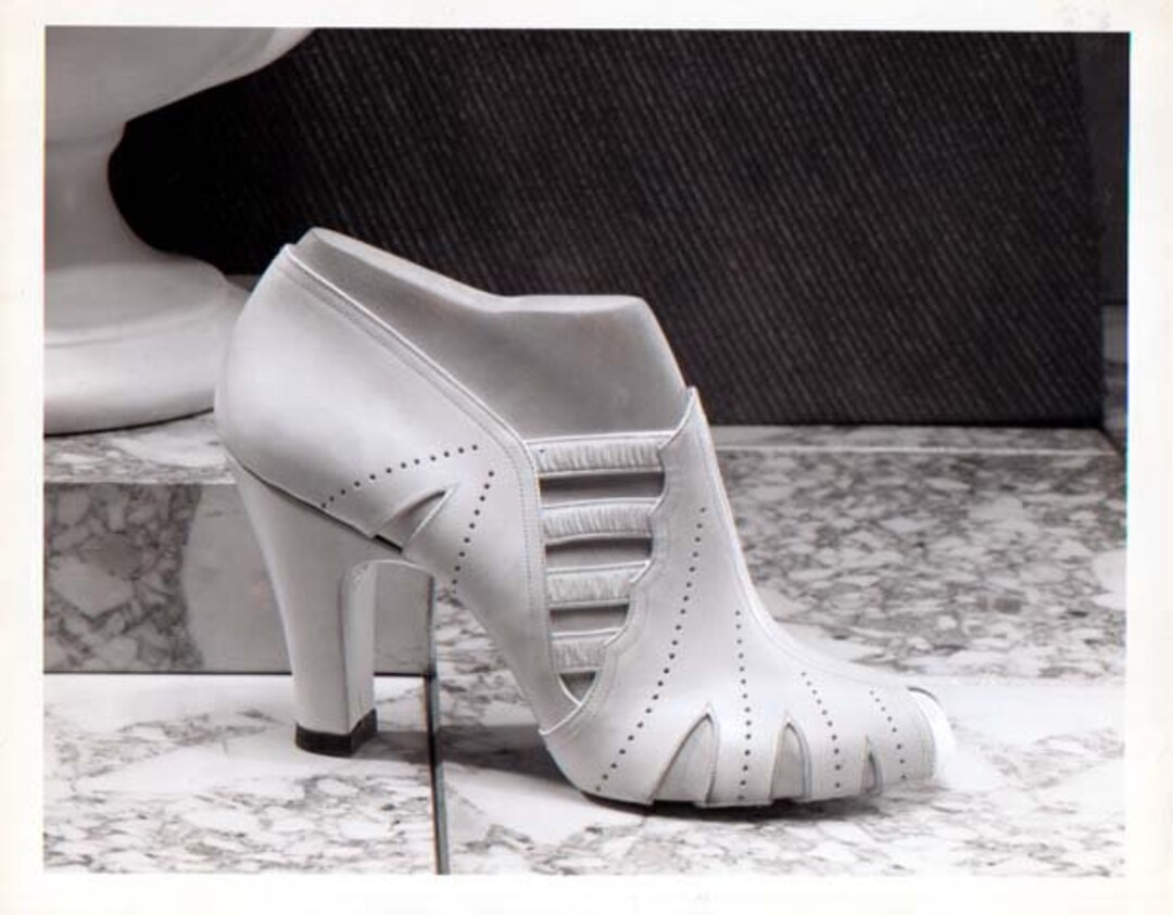 1947 Vintage Ladies' Shoe Photograph by John Stuart Cloud - Etsy