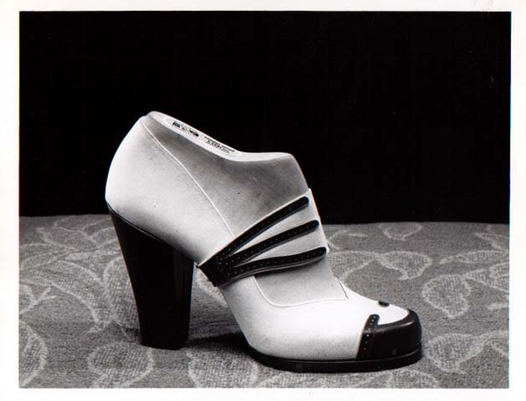 1947 Vintage Ladies' Shoe Photograph by John Stuart Cloud - Etsy