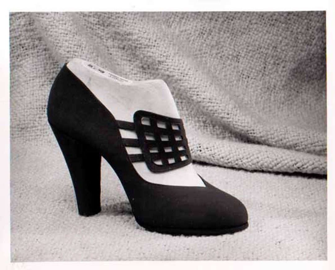1947 Vintage Ladies' Shoe Photograph by John Stuart Cloud - Etsy