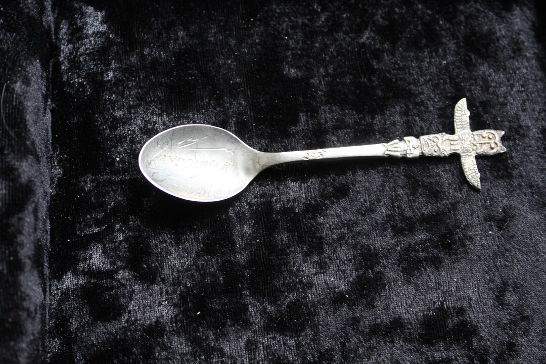 Souvenir Spoon With "vancouver" on the Spoon and a Totem Pole for the ...