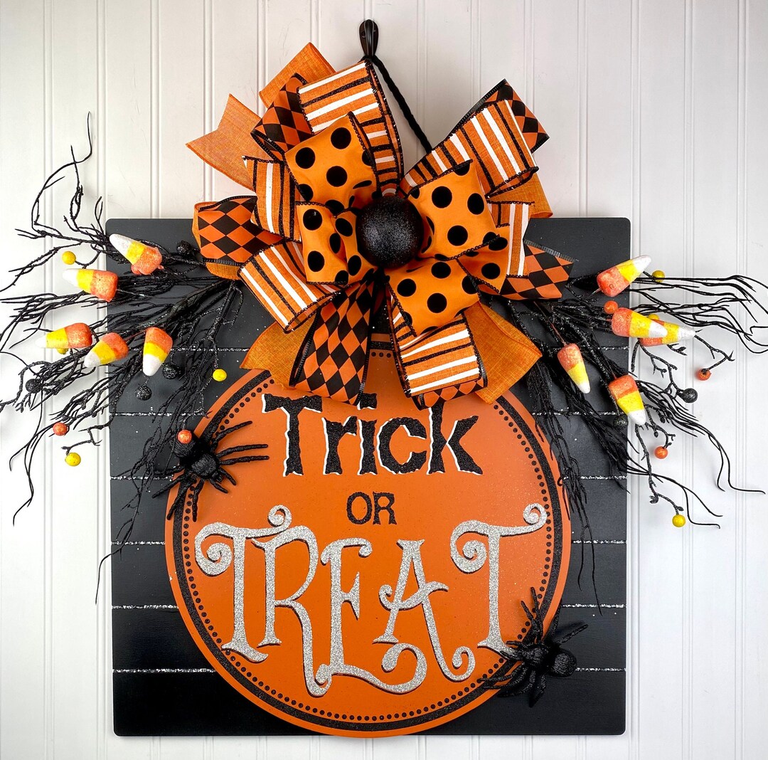 Trick or Treat Door Hanger, Halloween Decor, Front Door Decor, Door ...