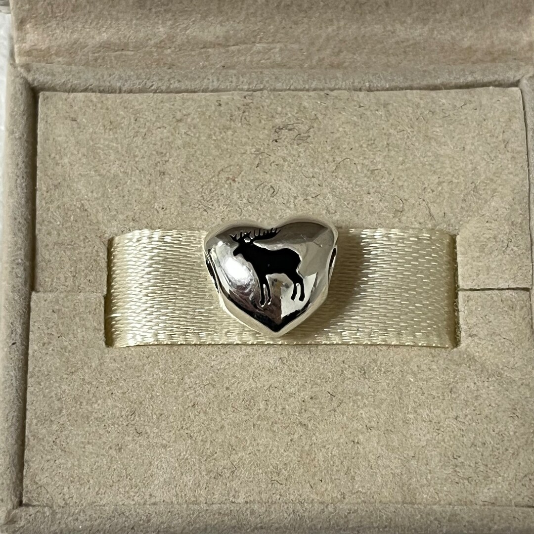 Pandora Banff Exclusive Elaphurus Davidianus Heart Charm, Banff Bead ...