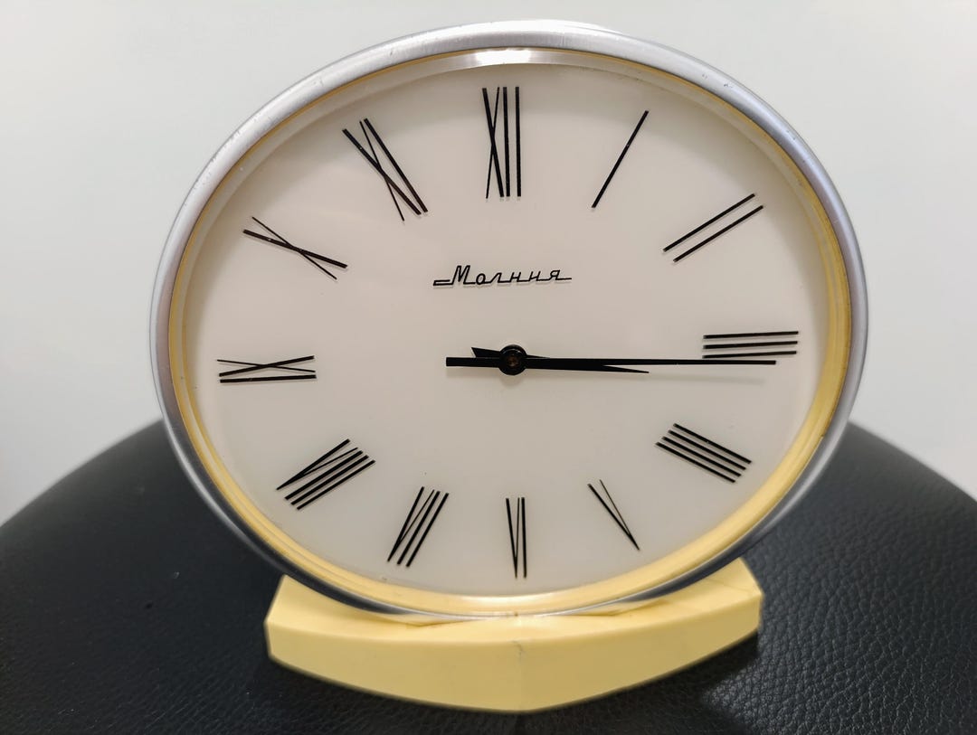 Molnija Soviet Table Clock. Vintage Clock 1960s Made in USSR - Etsy
