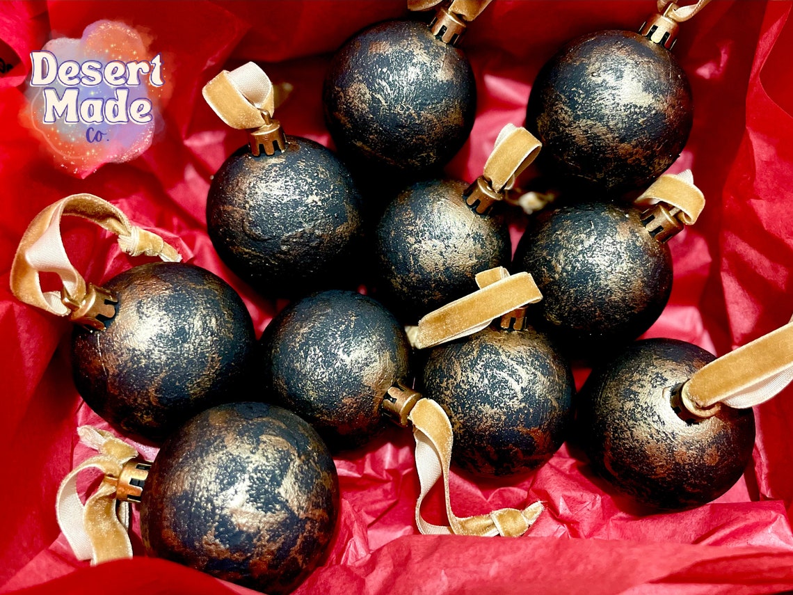 Vintage Inspired Textured Black and Gold Ornaments Modern Christmas ...