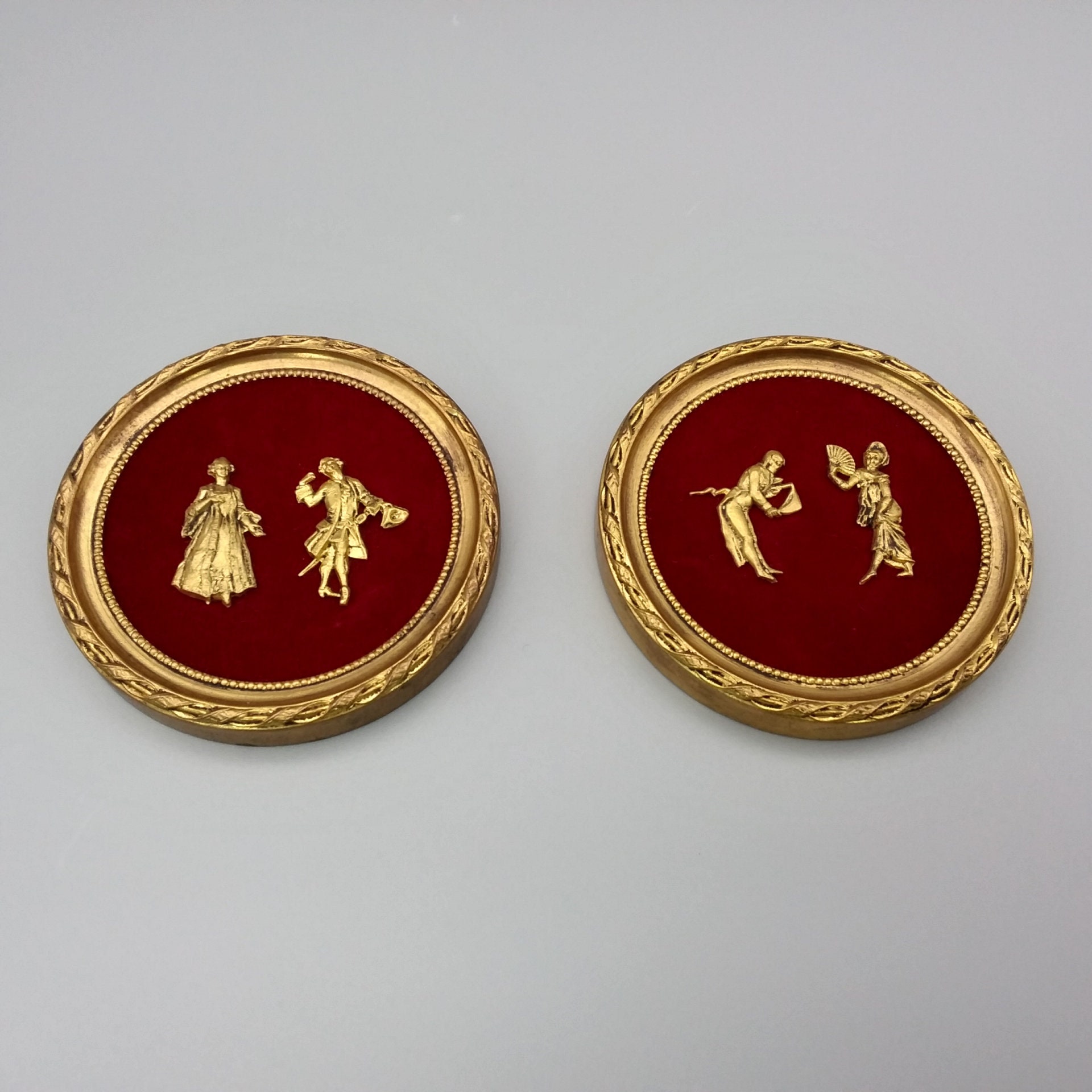 Two Round gilor Paris Medallion Frames, in Gold Bronze in Fine Gold ...