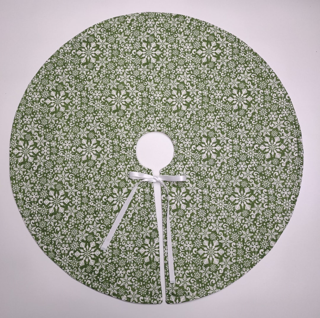 14" Reversible Tabletop Tree Skirt. Round Skirting for a Small Tree. 2 ...