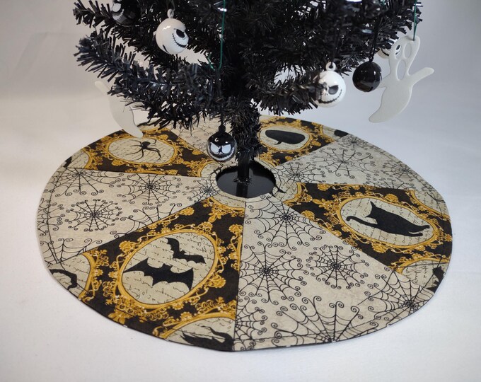 Halloween 12-inch Round Tabletop Tree Skirt. Cameo Cat, Bat, Pumpkin ...