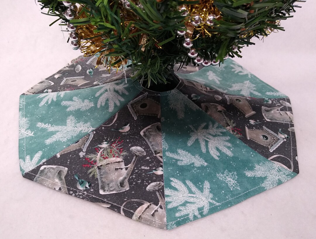 13" Octagon Christmas Mini Tree Skirt. Winter Birdhouses and Frosty ...
