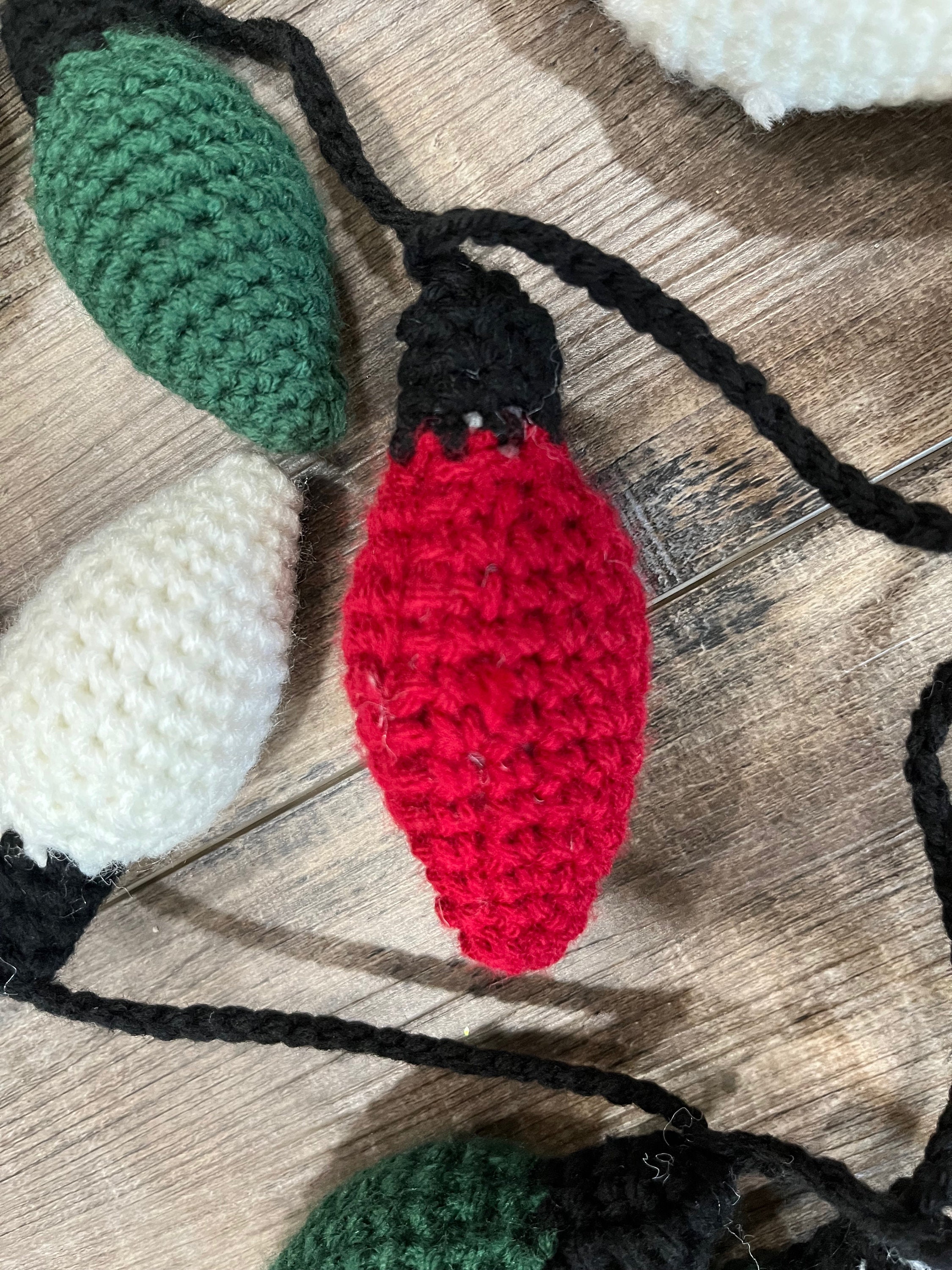 Traditional Crochet Christmas Light Bulb Garland | Crochet X-mas Light ...