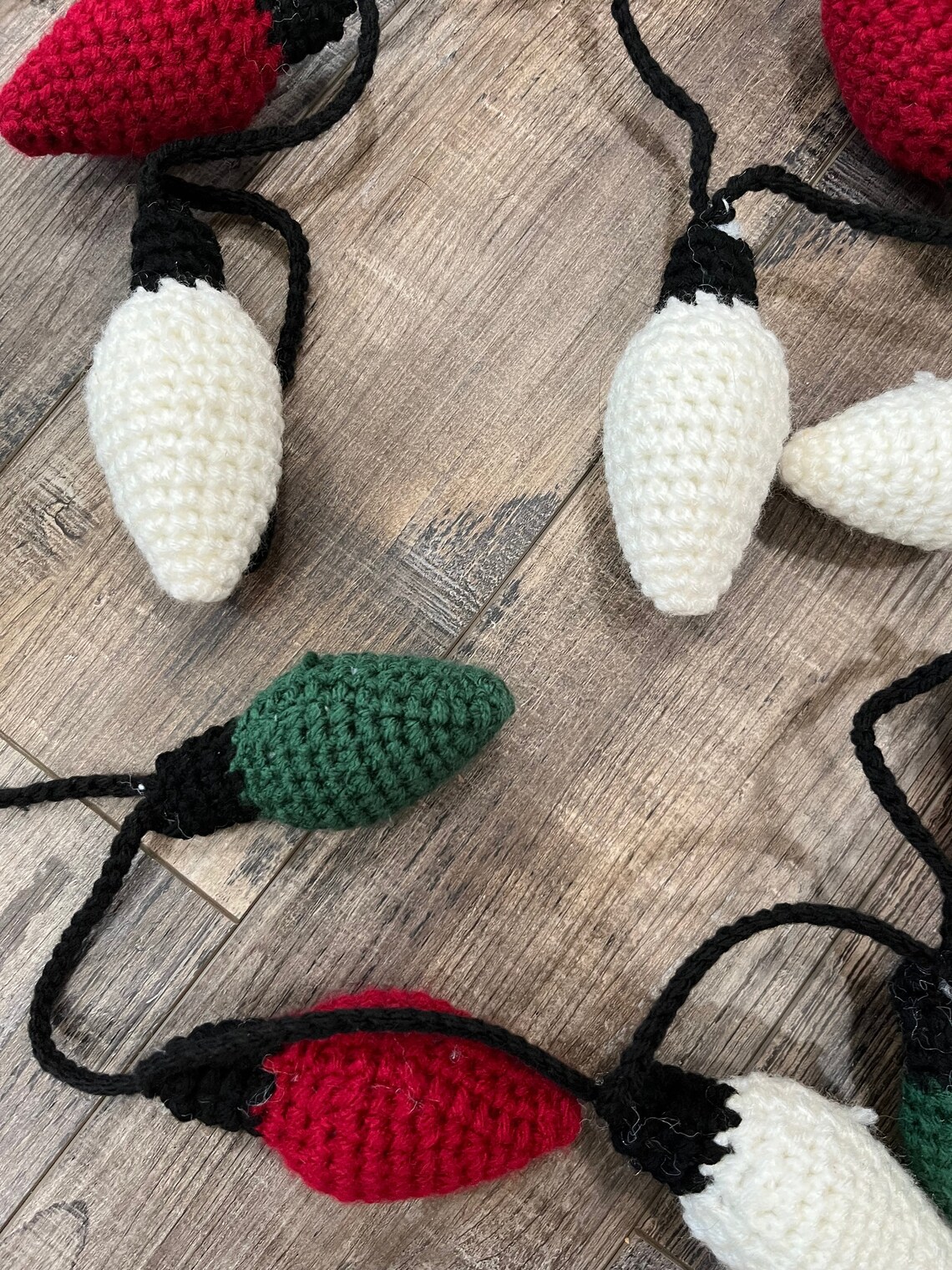 Traditional Crochet Christmas Light Bulb Garland | Crochet X-mas Light ...