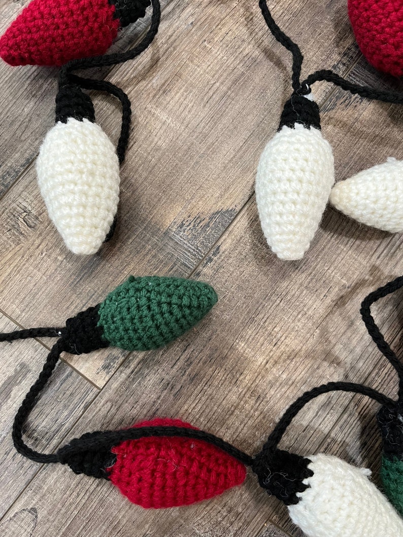 Traditional Crochet Christmas Light Bulb Garland | Crochet X-mas Light ...