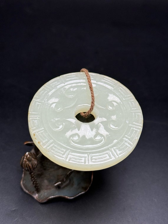 Beautiful and rare Ruyi pattern jade hand carved from… - Gem