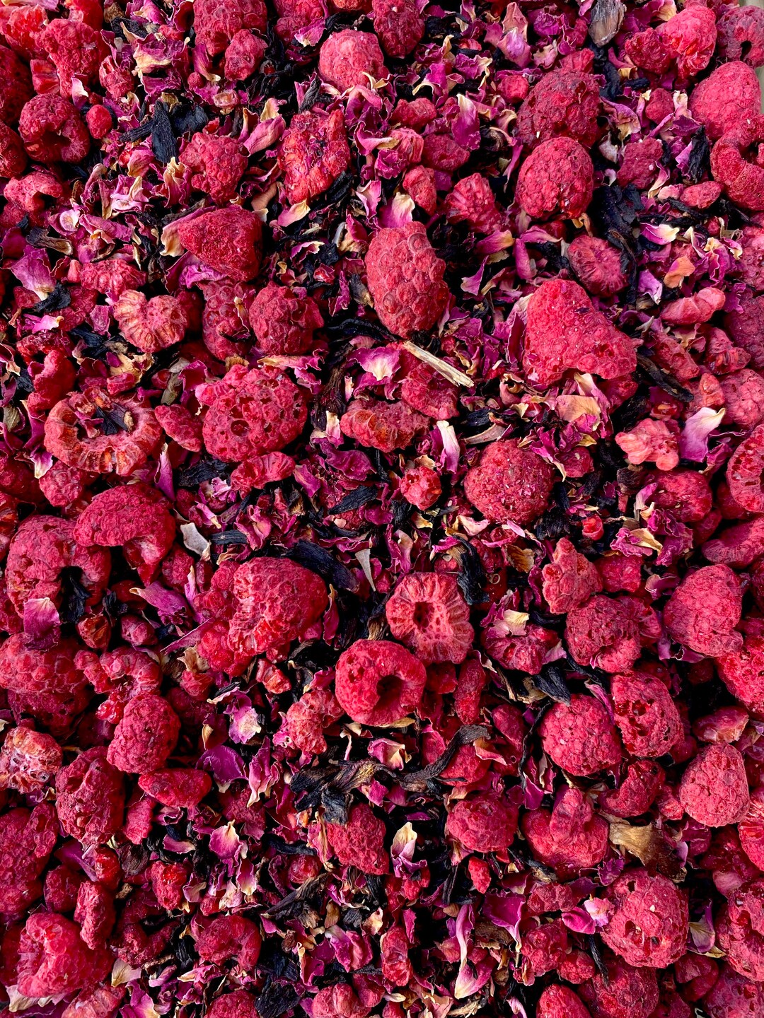 Freeze Dried Raspberries, Rose & Hibiscus Drinks Garnish. Cake ...