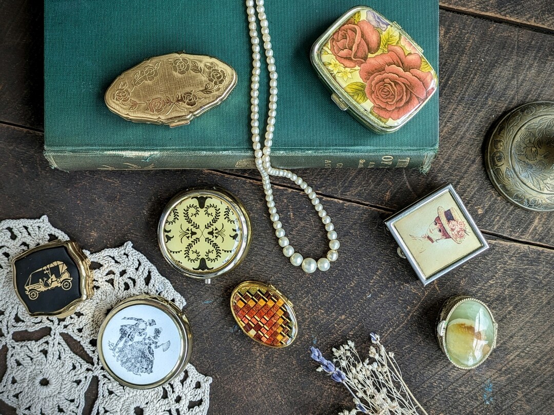 Vintage Pill Box / Snuff Box. Brass, Silver, Enamel & Onyx Pill Boxes ...