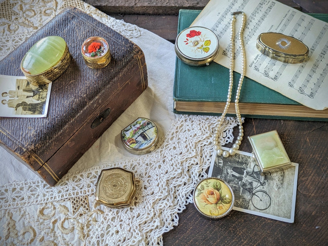 Vintage Pill Box / Snuff Box. Brass, Silver, Enamel & Onyx Pill Boxes ...