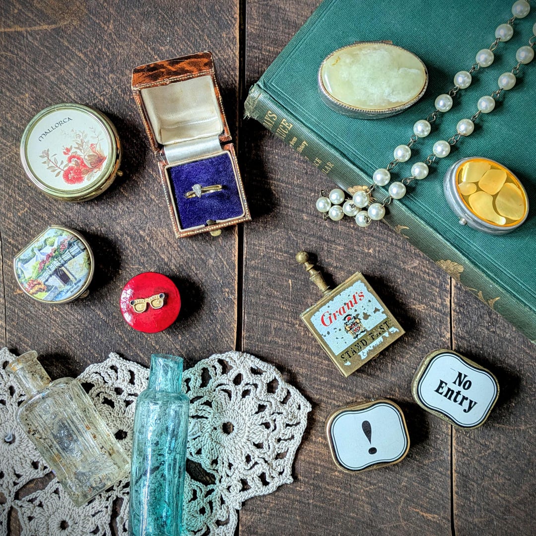 Vintage Pill Box / Snuff Box. Brass, Silver, Enamel & Onyx Pill Boxes ...